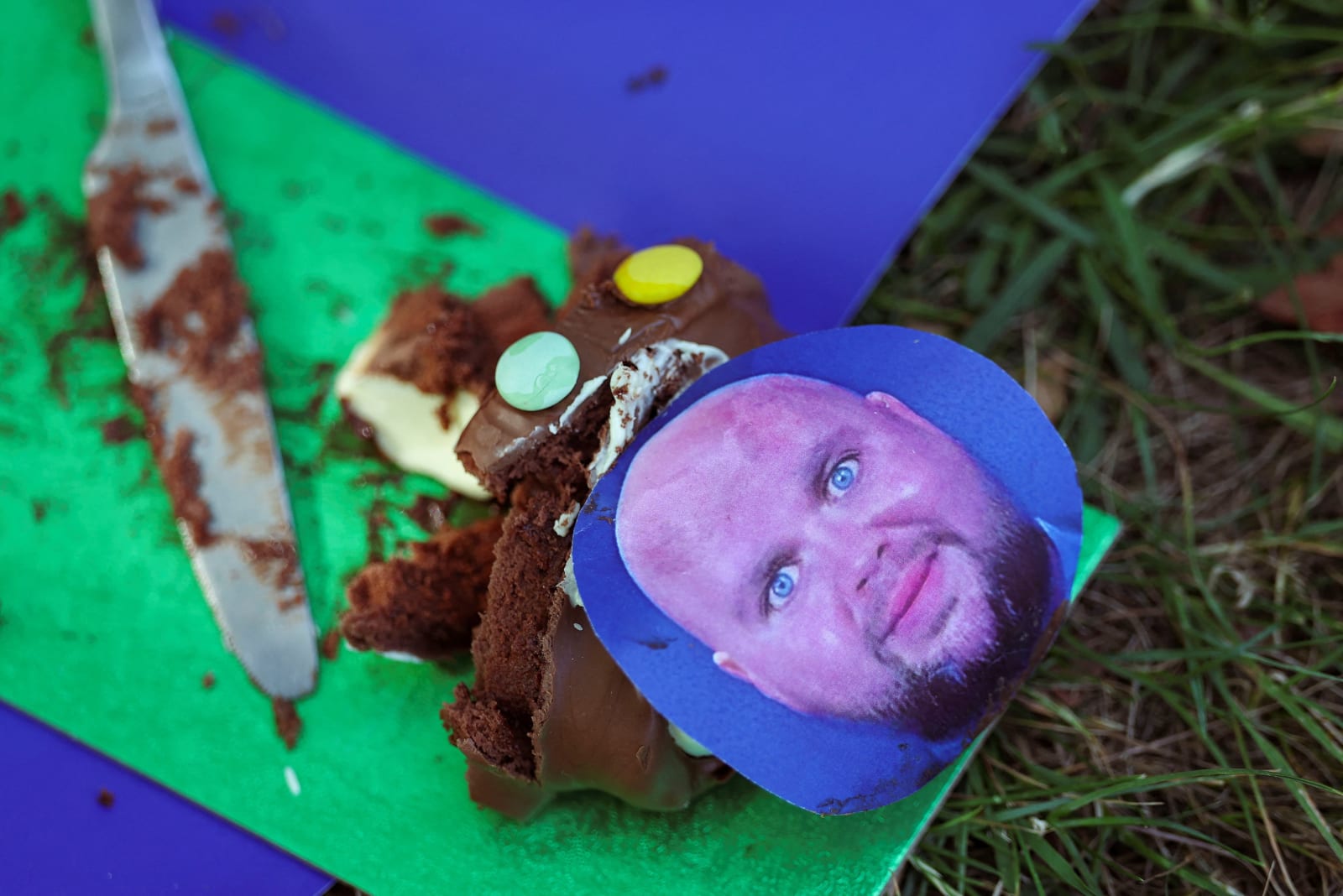 'Disgraceful' Vance mocked with 'fat baby' memes in England