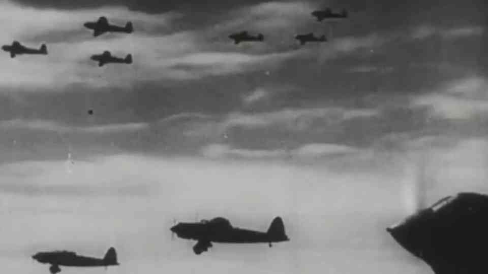 Flame Tank vs 500 Japanese Soldiers – America's Most Ruthless Tactic in WW2