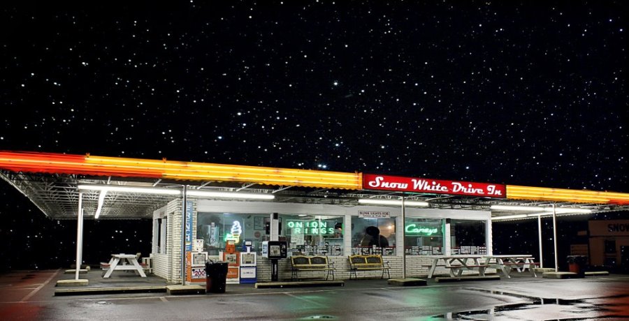 Ordinance could dim iconic lights at Snow White Drive In