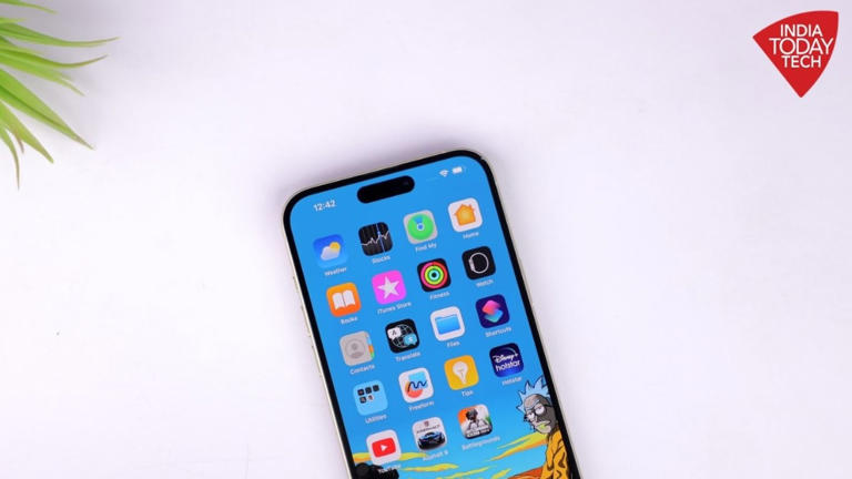 Apple is selling truckloads of old iPhones in India, but why are people ...
