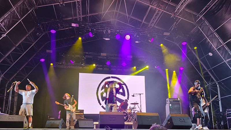 Asian Dub Foundation: 30 años de fusión de rap reivindicativo y ...