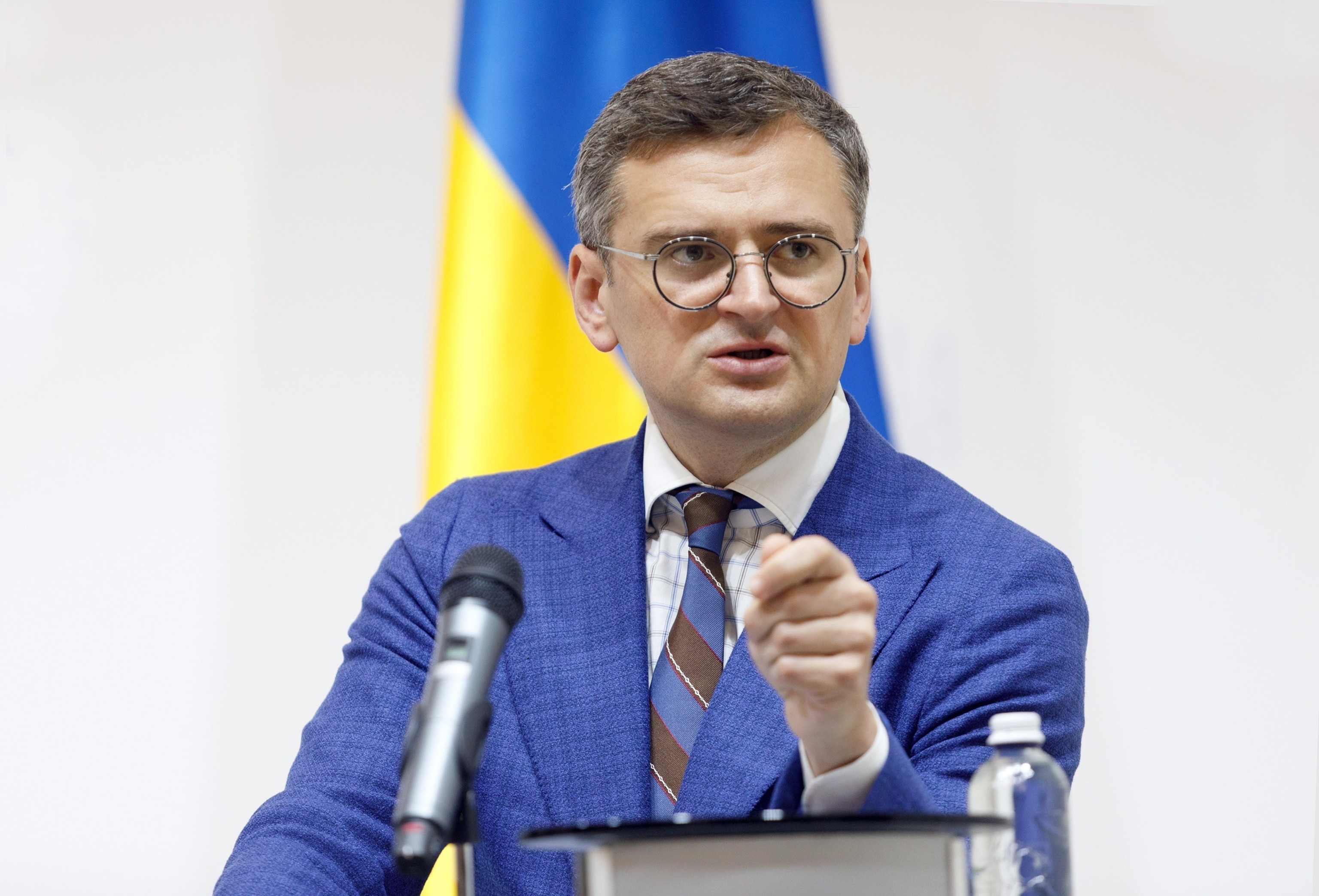 'Everything into the fire': Ukraine's Dmytro Kuleba on why Putin won't ...