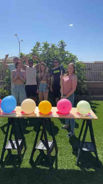 Balloon smash prize game with friends