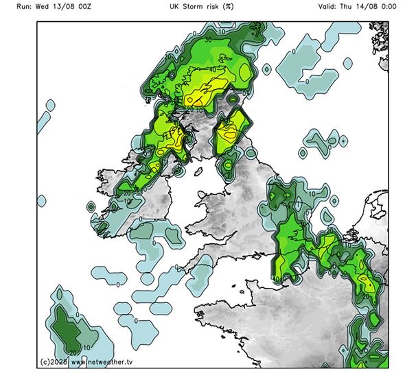 Storm alert as maps show 11 regions at risk of huge lightning strikes ...