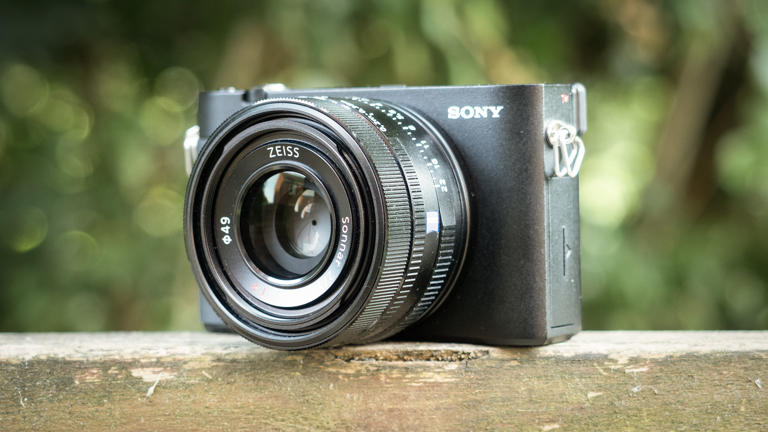 What is a point-and-shoot camera, anyway? Simple cameras are coming ...