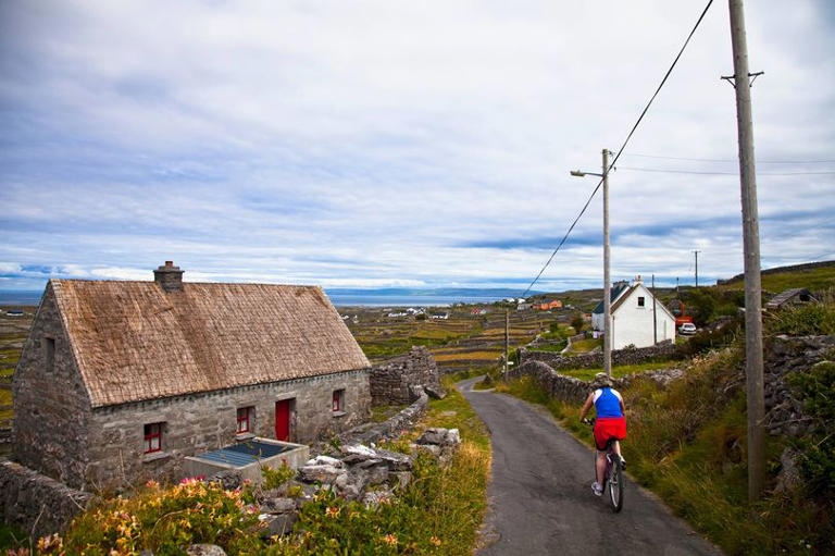 Picturesque Irish island without cars dubbed 'most peaceful place in ...