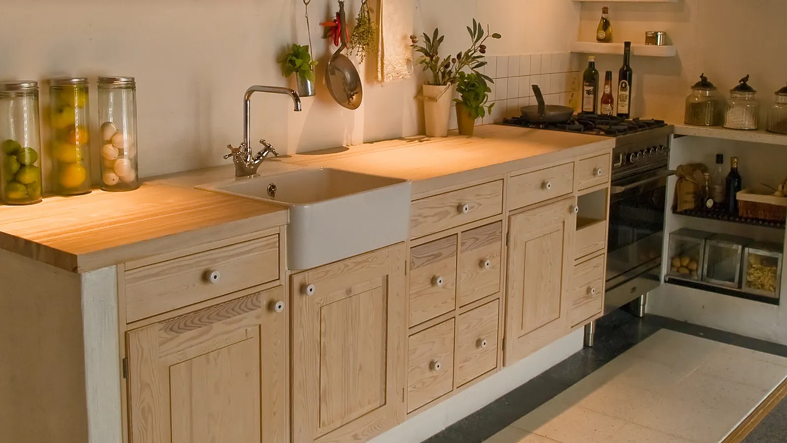 Kitchen items organizers say to throw away