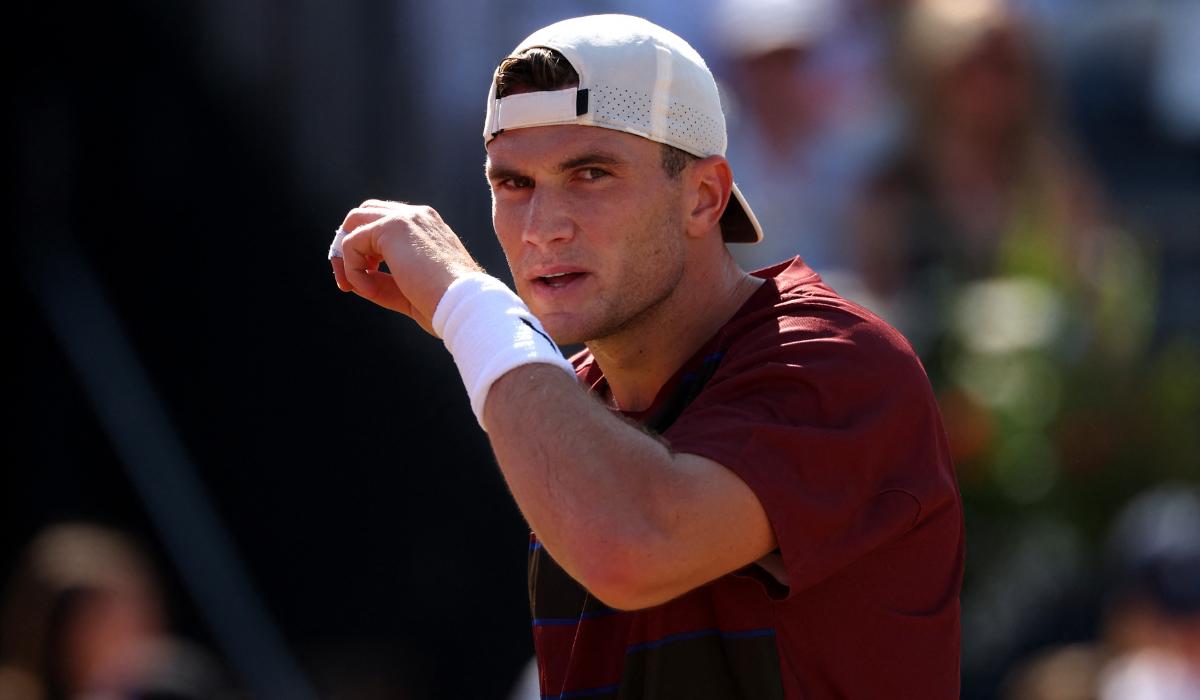 "I've been slowly getting back into training to protect my arm," Draper ...