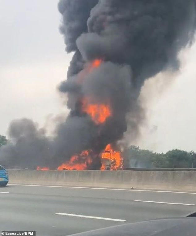 Travel chaos as M25 closes after lorry bursts into flames - causing ...