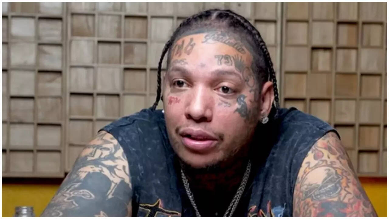 Rapper King Yella faints and collapses off his chair due to ...