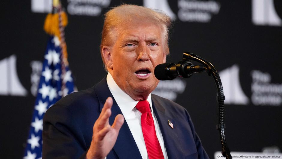 Ukraine updates: Trump floats meeting with Putin, Zelenskyy