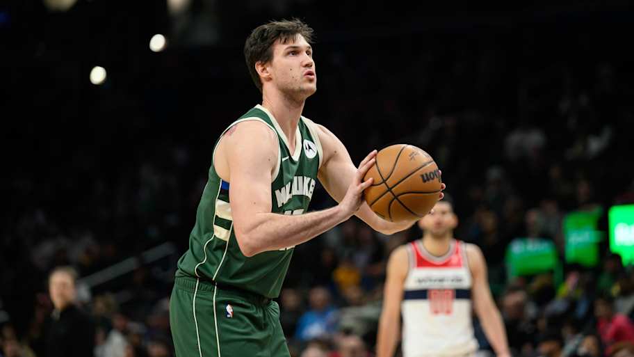 Former Bucks Forward Takes Home Unexpected Award No One Saw Coming