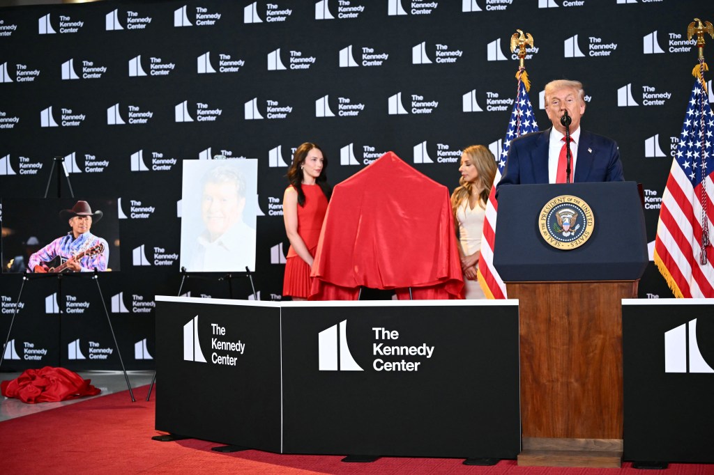 Trump announces George Strait, Sylvester Stallone, Michael Crawford ...