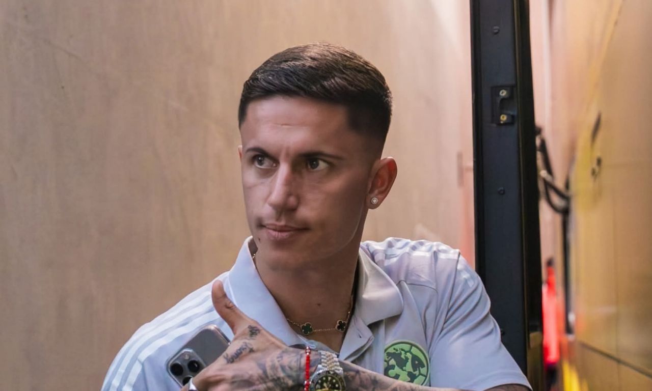 Brian Rodríguez se DISCULPA por cambiar su “acento” ante reclamo de fan