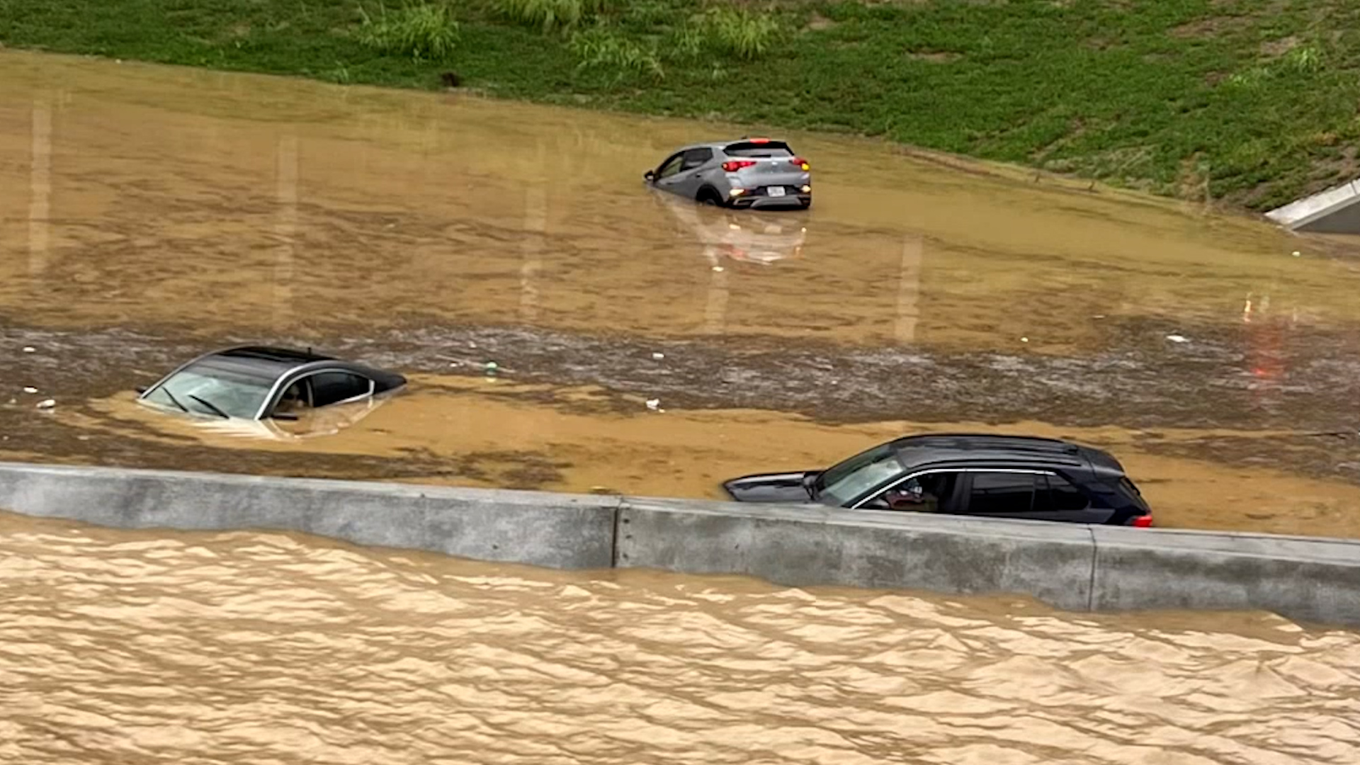 Severe Flash Flooding In Tennessee Leaves Vehicles Underwater