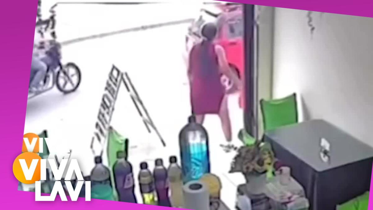 Mujer defiende a su perro tras ser pateado por hombre