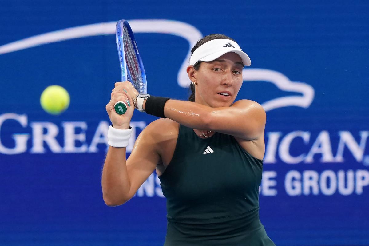Finalist last year, Pegula packs her bags as early as the third round ...