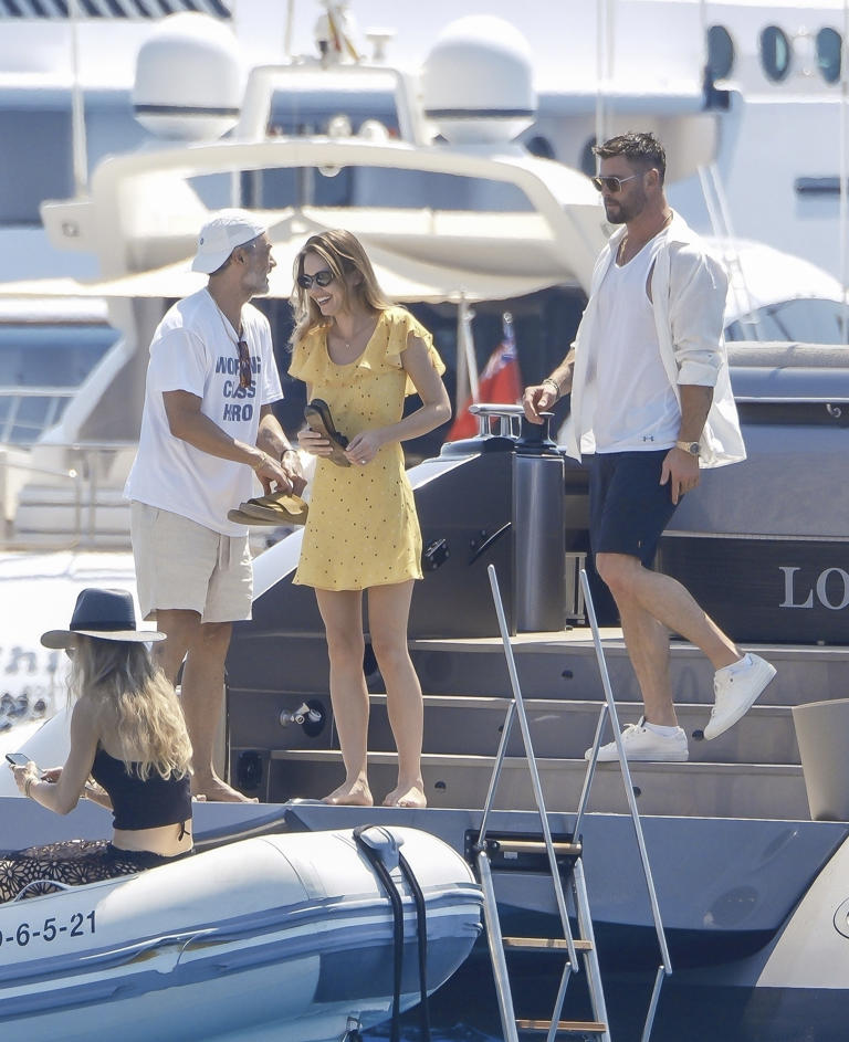 Liam Hemsworth and girlfriend Gabriella Brooks spark engagement ...