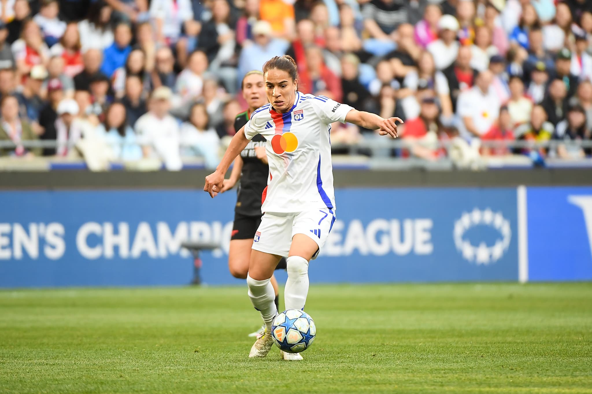 Mercato: coup de tonnerre dans le foot féminin, Amel Majri quitte Lyon ...