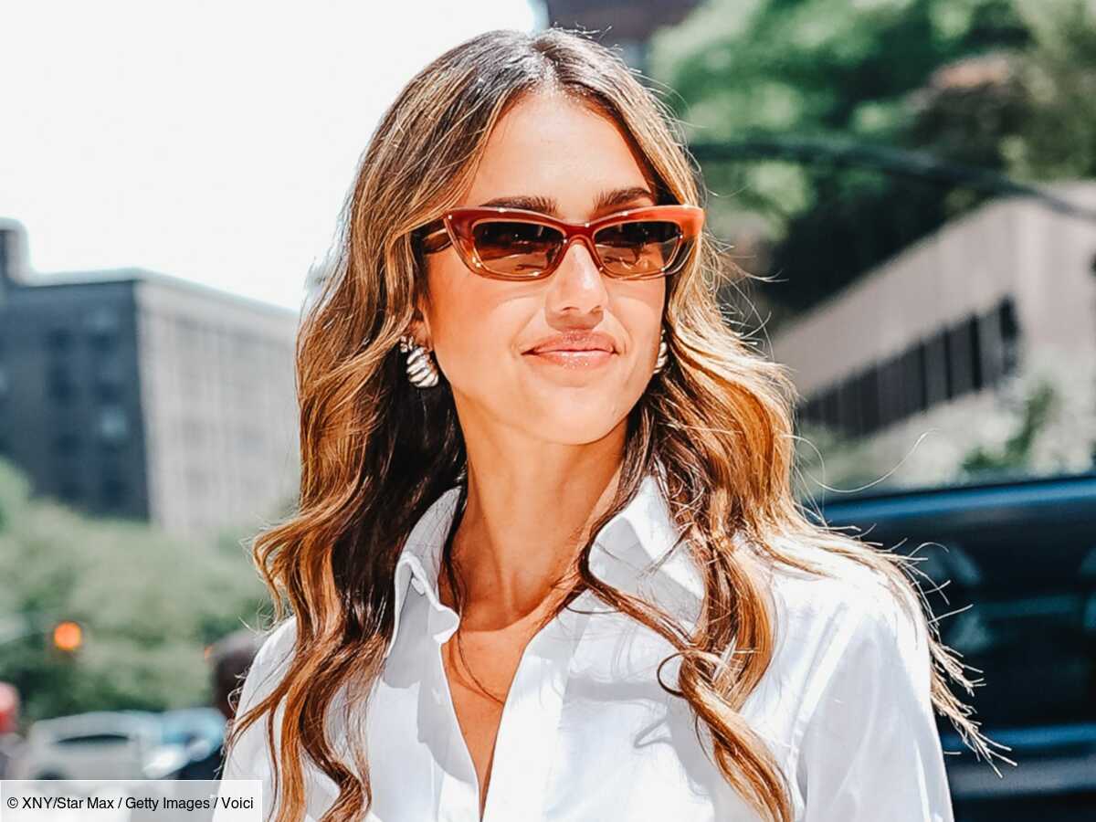 Jessica Alba : l'astuce à lui piquer pour rendre la jupe en jean aussi ...