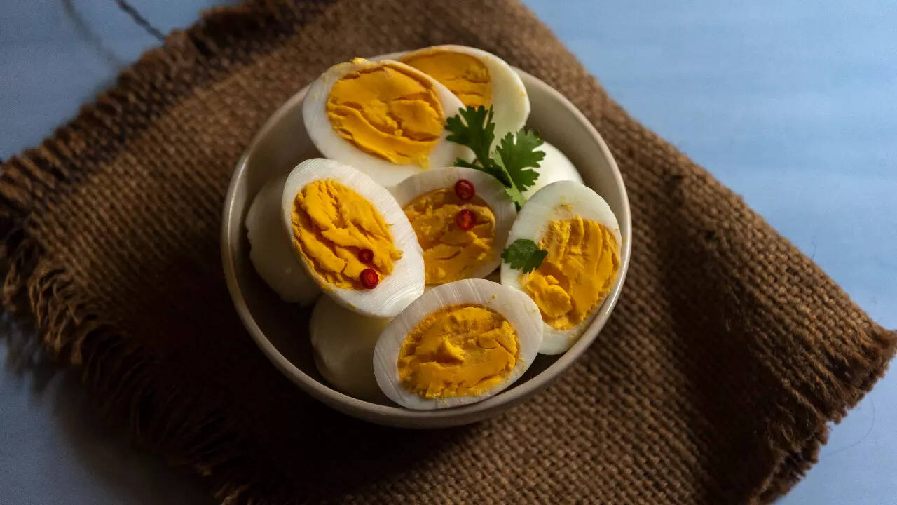 One cup boiled egg vs one cup paneer: Which has more protein and how to eat