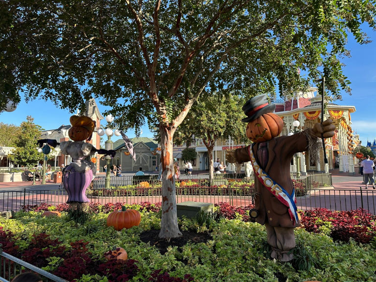 Mickey Pumpkin Wreaths and Halloween Scarecrows Arrive at Magic Kingdom