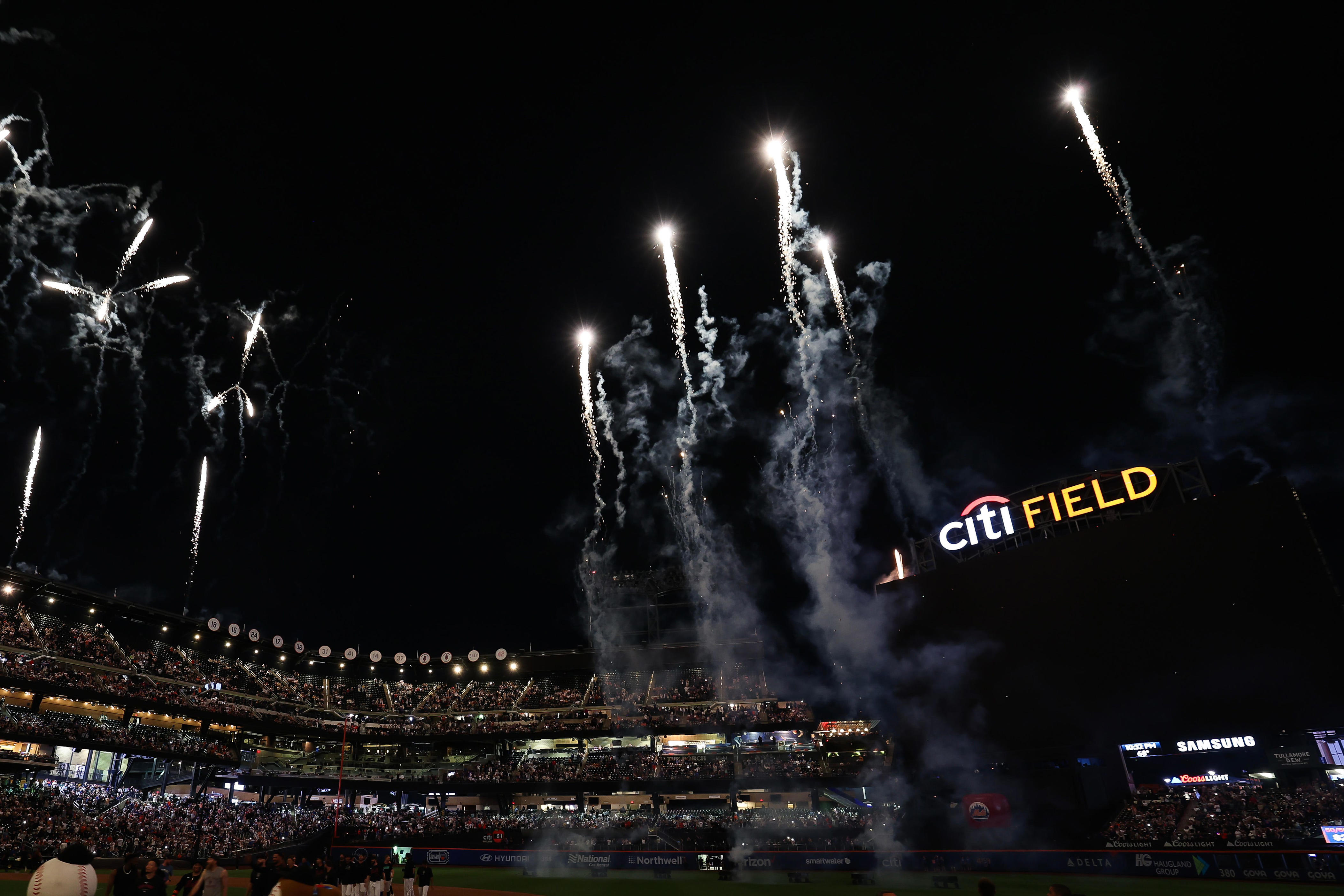 Citi Field hilariously runs out of fireworks after Mets home run party