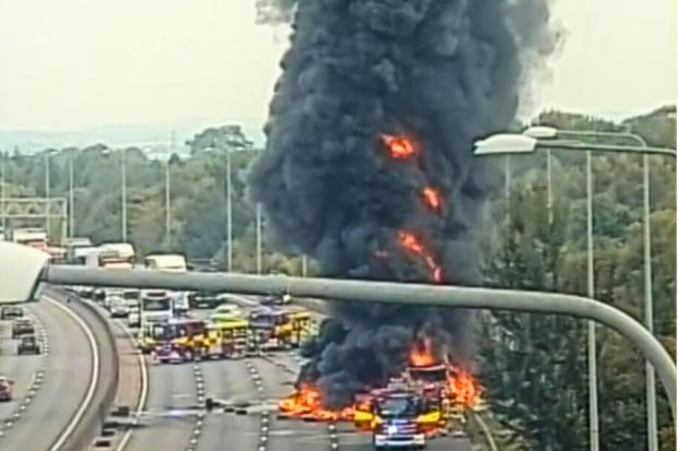 Shocking pictures show HUGE lorry fire on M25 as tyres burn with thick ...