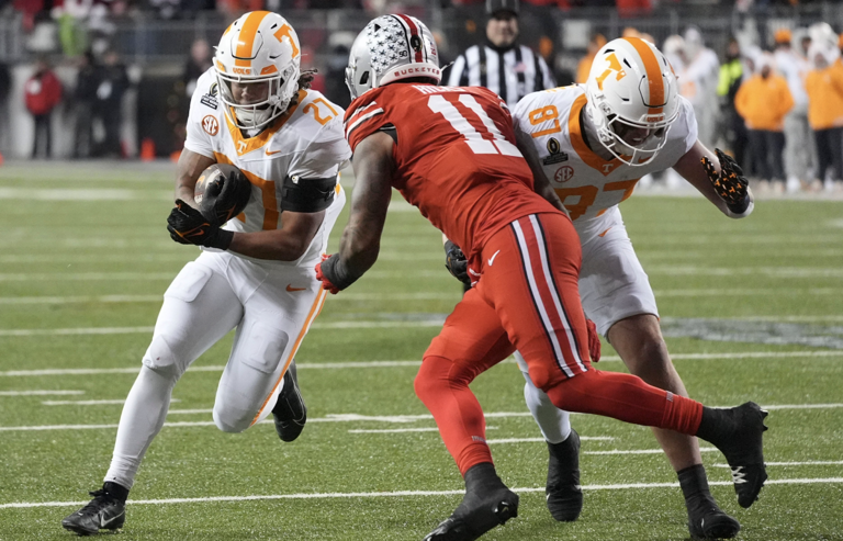 Vols sophomore RB sends strong message about Tennessee's running game ...
