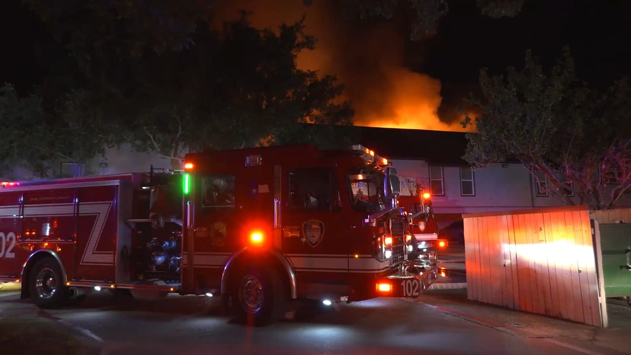 Houston apartment roof collapses as firefighters battle 2-alarm fire