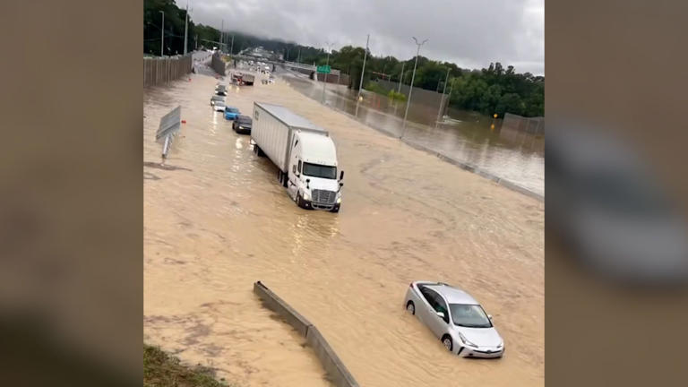 See cars become submerged by floodwaters on Tennessee interstate