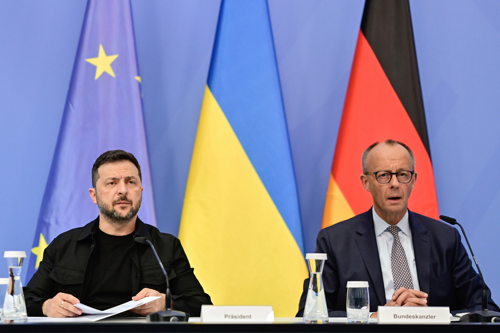 French president says Trump wants to achieve ceasefire at upcoming ...