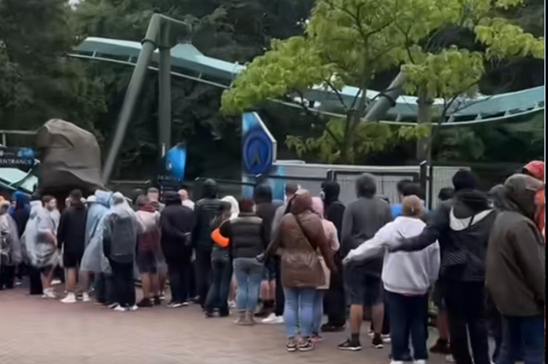 Alton Towers fan shares 'insane' rollercoaster queue times and gives ...