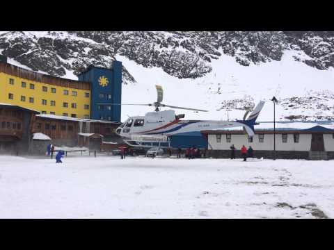 Title: Despegando con estilo desde Ski Portillo, Chile