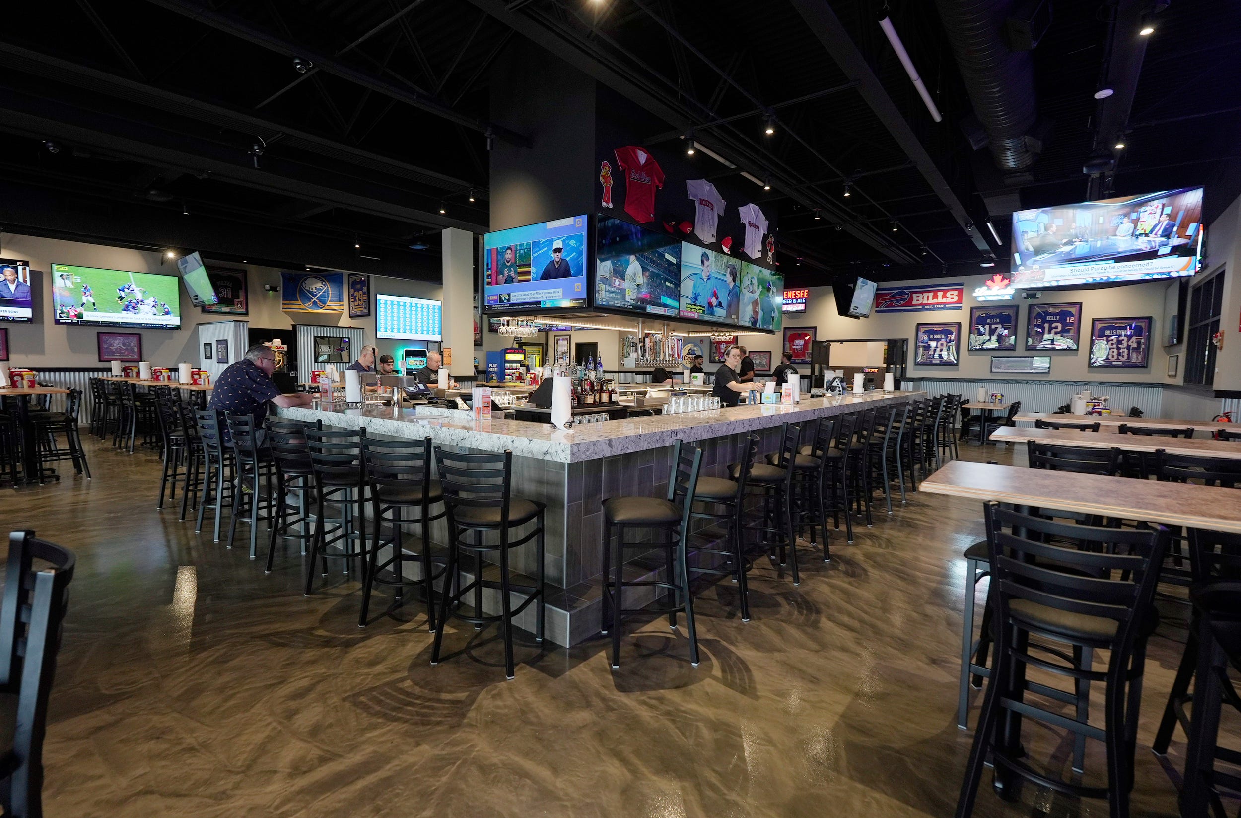 Massive Bill Gray’s Tap Room opens in Webster with golf simulators ...