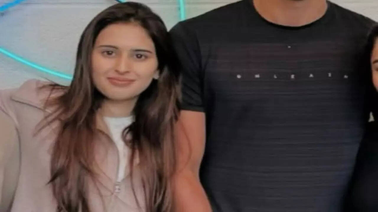 Who is Saaniya Chandok, Arjun Tendulkar's fiancee after private engagement