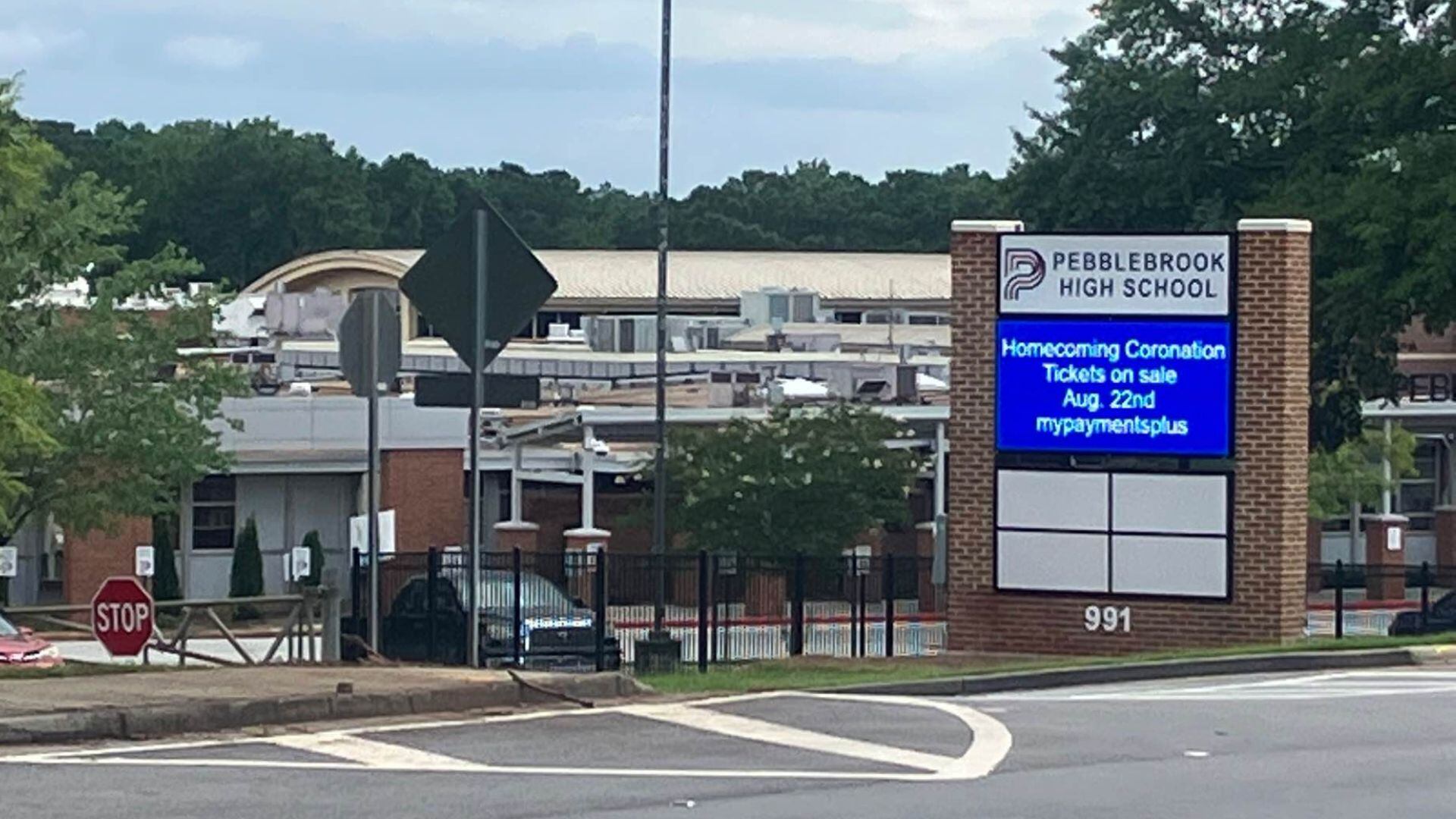 Man breaks into Cobb County high school with knife, drug paraphernalia ...