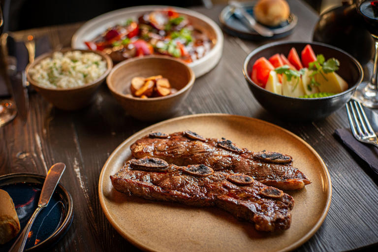 Santa Brasa: Quince años de excelencia en carnes y servicio en Chile