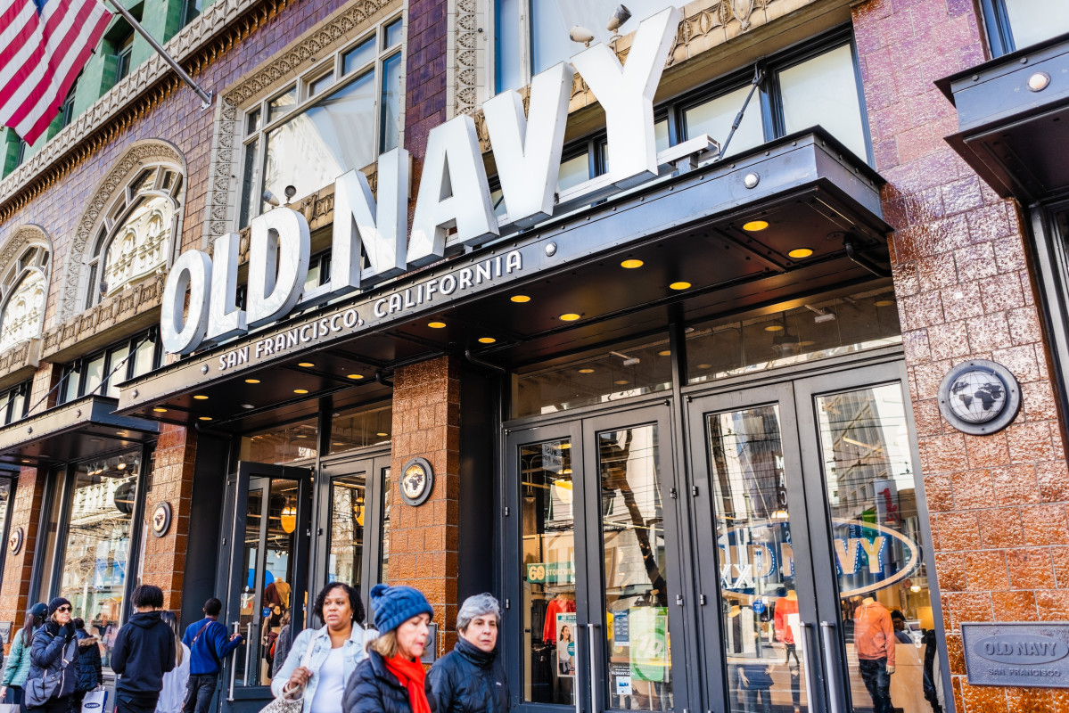 Shoppers Are Raving About Old Navy's 'Great Fall Shirt' That Fits ...