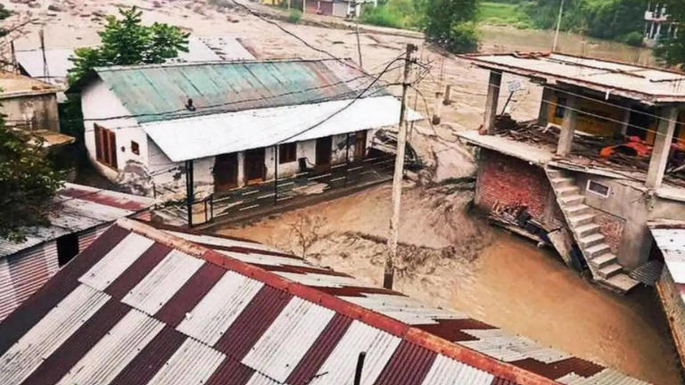 Himachal reels under cloudburst fury: Flash floods hit Kullu, Shimla ...