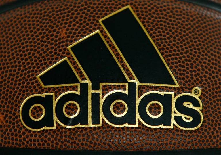 Five-star basketball forward responds to Tennessee-Adidas partnership