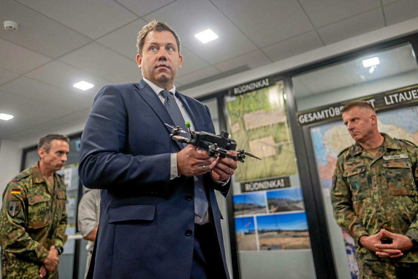 La Lituanie forme ses enfants aux drones face à la menace russe