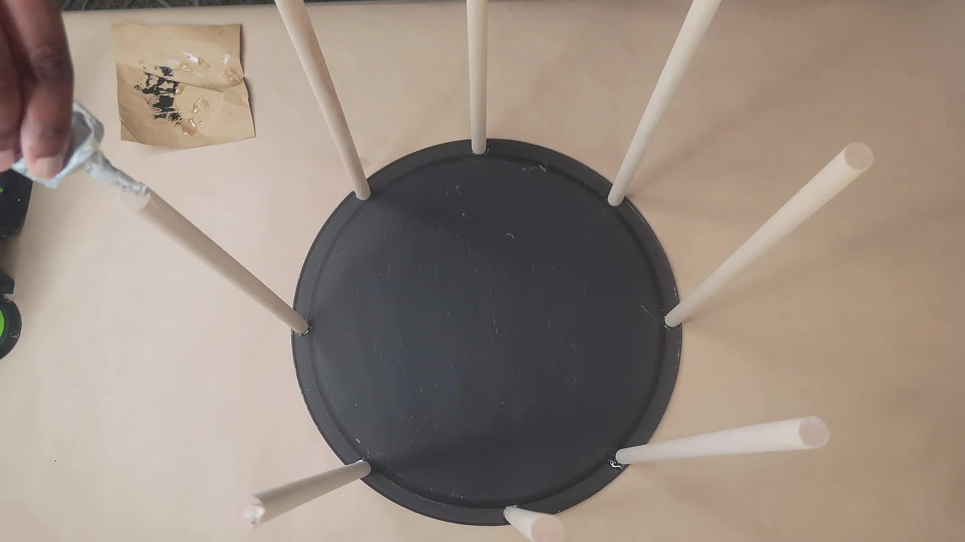 She grabs a Dollar Store pizza pan for this BRILLIANT living room idea!