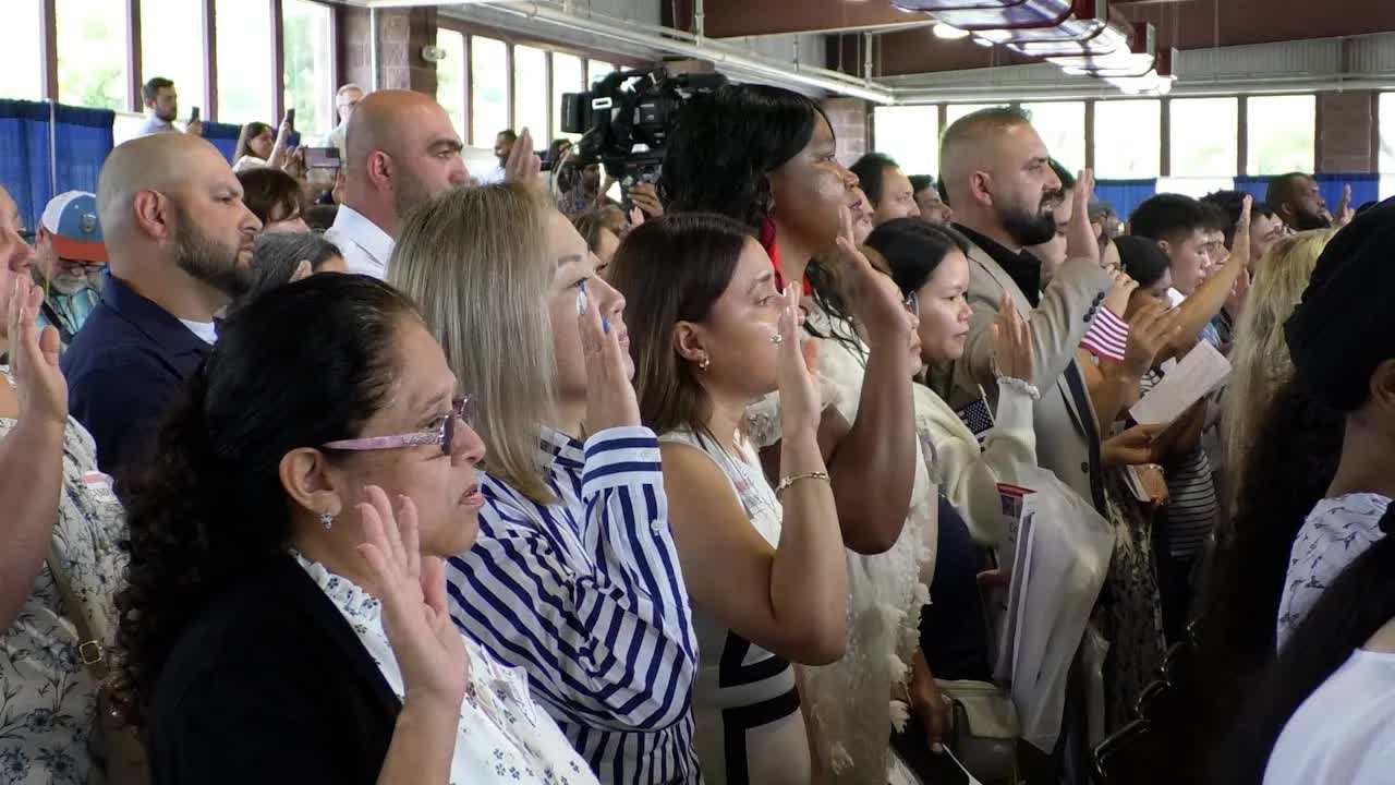 Nearly 400 people become naturalized US citizens at Illinois State Fair
