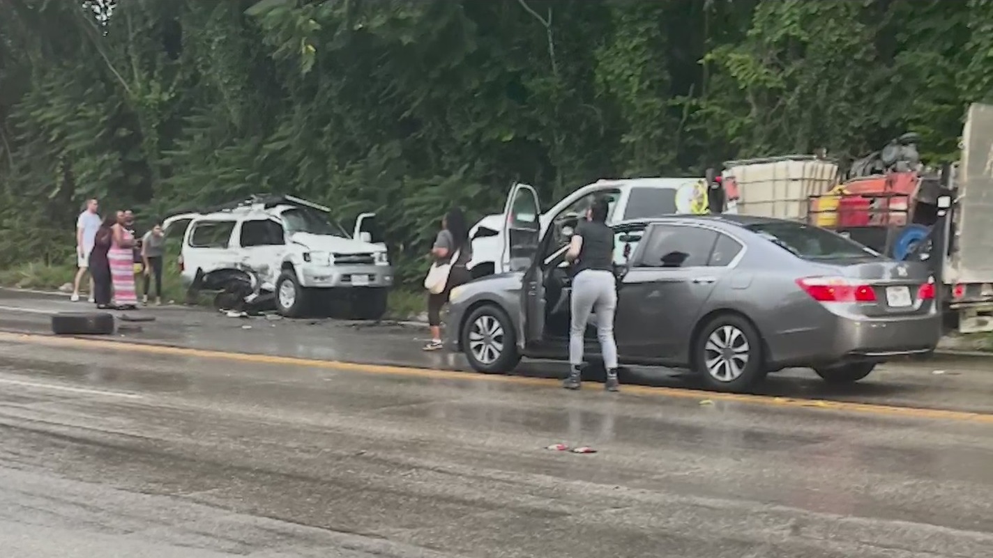 3 killed, including 2 children after crash in Dallas, police say