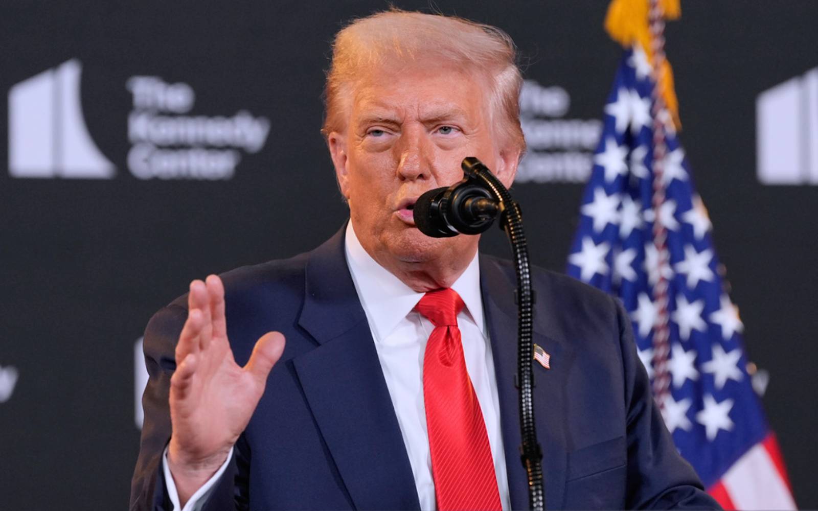 White House moves forward on plans for a department of war