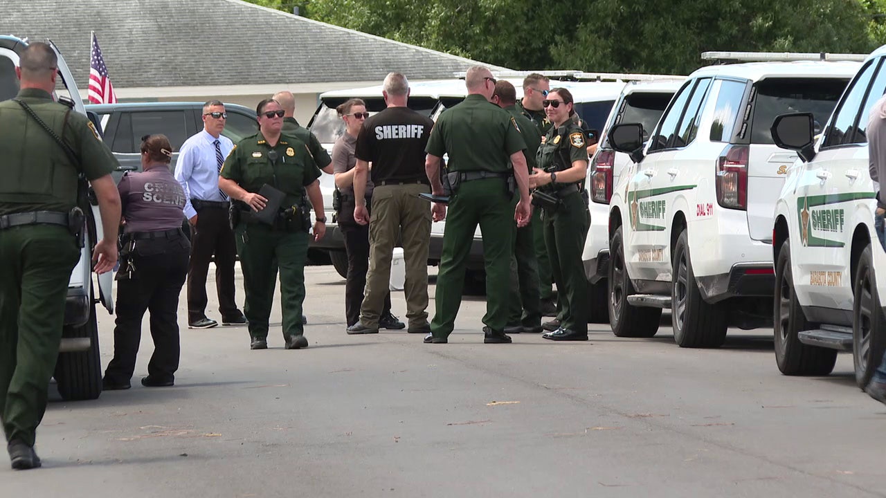 Venice man shot, killed after pointing gun at deputies serving search ...