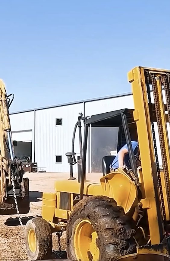Load Scrap Iron But Dougo Found a Way to Get Another Thing Stuck!!