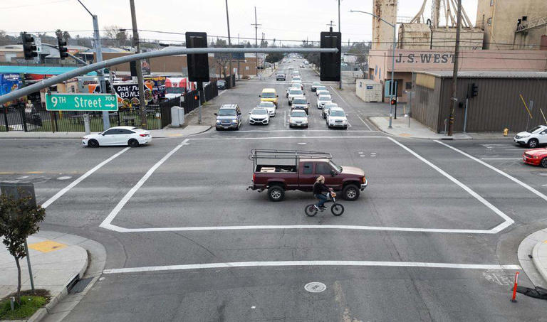 Red light cameras return to Modesto. Here's where and how much a ticket ...