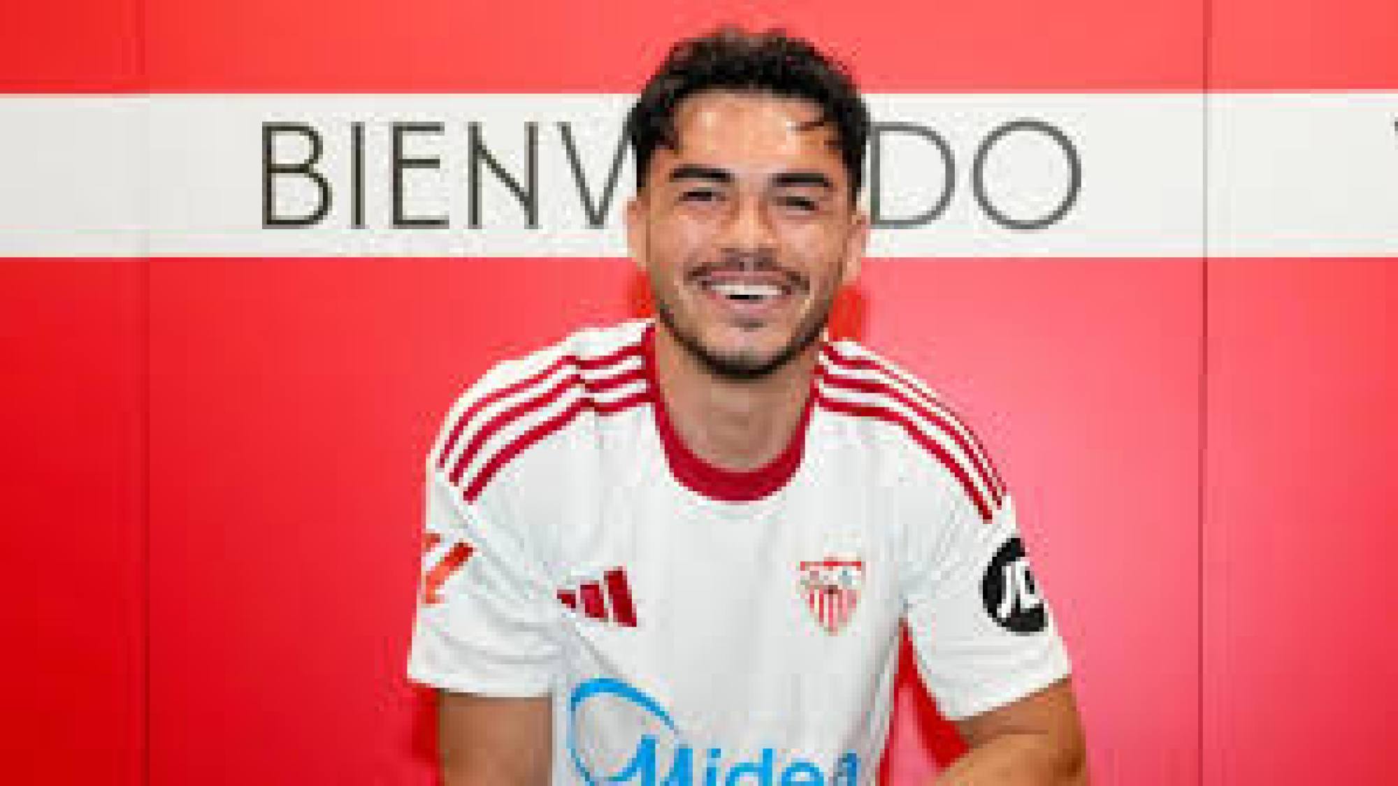 ¿Por qué Gabriel Suazo no ha debutado en el Sevilla?